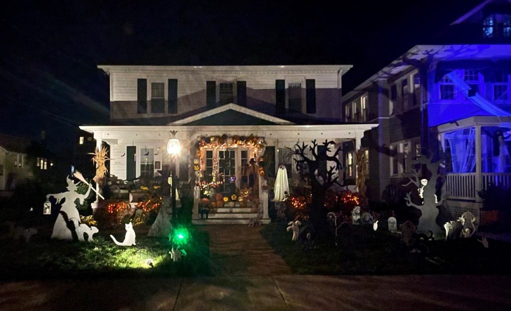 Halloween House Decorating Contest Winners Announced - Fox Real Estate