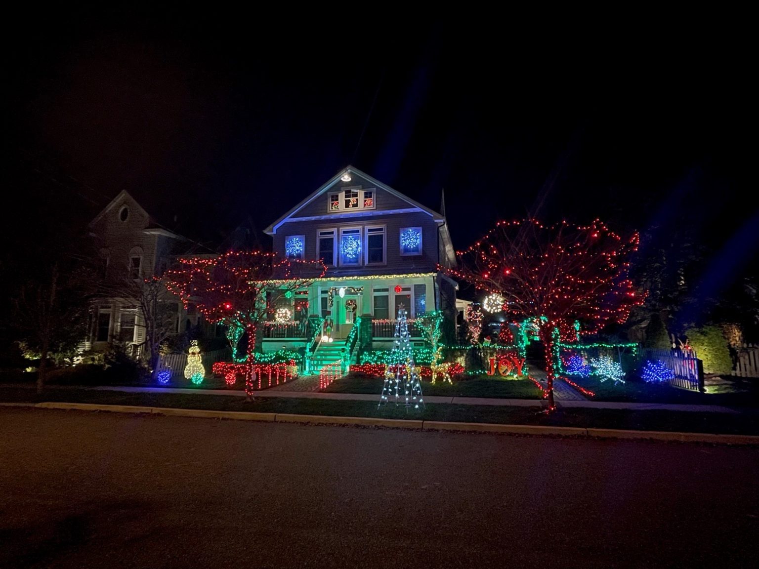Holiday House Decorating Contest Winners Announced - Fox Real Estate